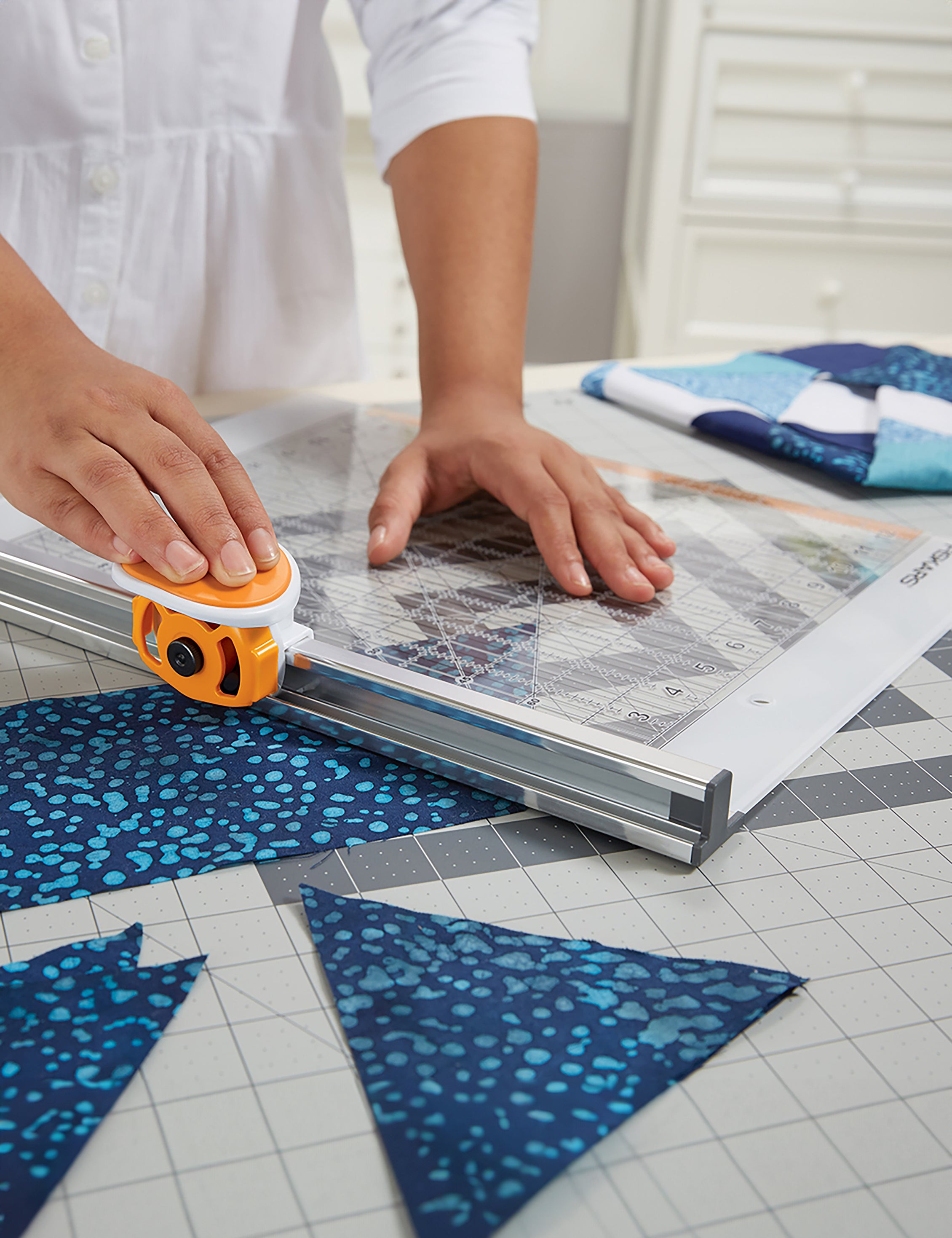 Fiskars 12" x 12" Rotary Cutter/Ruler Combo - Accurate Fabric Cutting ...